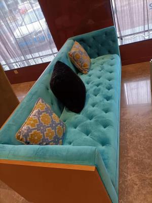 China 2200*900*800mm Gelaimei Houten Kader Knoop Doorgenaaid Sofa Blue For Living Room Te koop