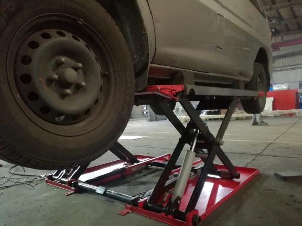 Quality 1000mm Middle Rise Car Scissor Lift Pneumatic Lock for sale