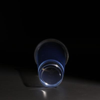 中国 汁と牛乳のためのカスタマイズ可能なLOGOの透明な700MLPETプラスチックカップ 販売のため