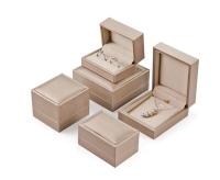China Customized Luxury PU Two Ring Box for sale