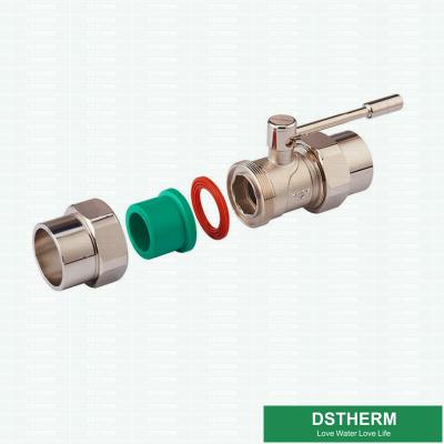 Cina Valvola a sfera d'ottone di PN25 20mm/25mm/32mm Ppr del sindacato sanitario del doppio con valvola a sfera più pesante del sindacato della copertura d'ottone del sindacato la doppia in vendita