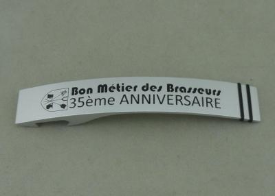 Cina Catena chiave di logo delle apribottiglie in lega di zinco con il laser nero Enraved in vendita