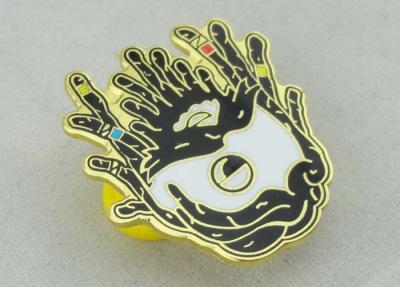 Cina Risvolto di forma delle mani con il Pin dello smalto e la doratura duri d'imitazione in lega di zinco in vendita