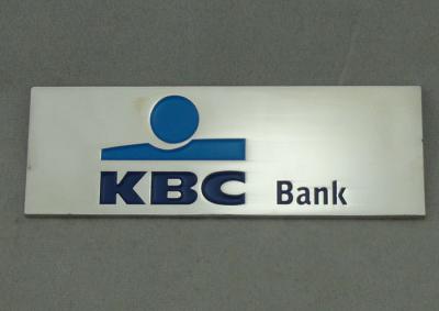 中国 記念品 KBC 銀行バッジはダイ カスト光沢があるニッケル、付着力の蛇口が付いている 販売のため