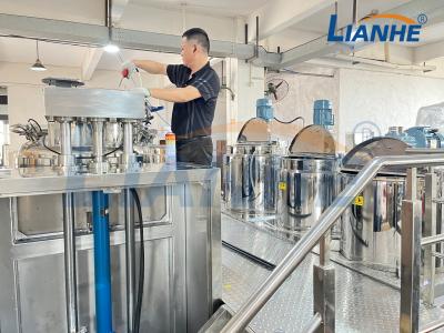 Cina l'erogatore del miscelatore dell'emulsionante di vuoto del dentifricio in pasta 1000L spolverizza la mescolanza in vendita
