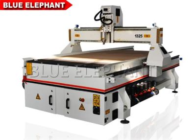 China Do Cnc do router do metal a máquina 1325 de gravura fácil opera o motor deslizante de 4 grupos à venda