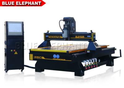Cina macchina di legno 1325, macchinario di CNC del router 9.0KW della lavorazione del legno per la porta di legno in vendita