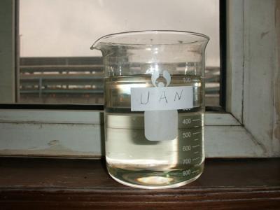 China Liquid NPK Chemical Fertilizer / UAN 32% Urea Ammonium Nitrate Nitrogen Fertilizer for sale