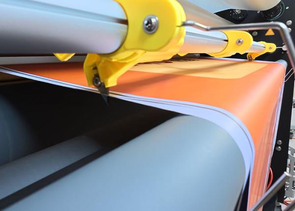 Quality Temperature Control Board Lamination Machine Heat Assist Poster Laminator for sale