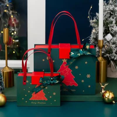 Cina L'iso dei contenitori di regalo del cartone di Natale di PMS la scatola di Natale ondulata di carta patinata in vendita