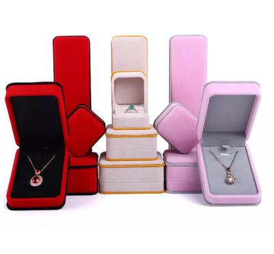 Cina Contenitore di gioielli del velluto dell'OEM Ring Necklace Packaging Box Pink ISO9001 in vendita