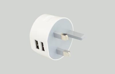 Cina Viaggio Adater di USB con 100-240V input, porta USB doppia potabile Regno Unito in vendita