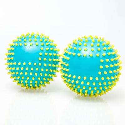 Cina Custom Funny Massaging Double Color Toy Inflatable Ball For Child in vendita