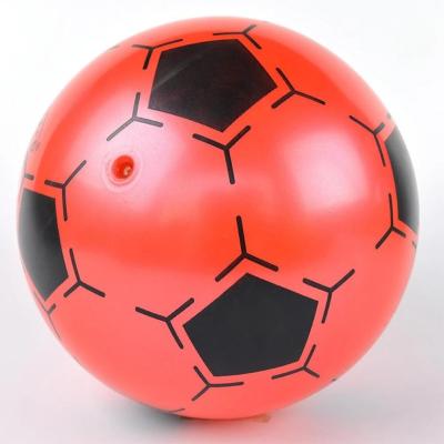 Cina Customized Children Inflatable PVC Soccer Ball Toy Football Shape Bouncing Gift in vendita