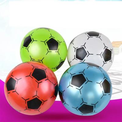 Cina Customized Children Inflatable PVC Soccer Ball Toy Football Shape Bouncing Gift in vendita