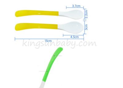 China Double Color Infant Feeding Spoon , Baby Cutlery Set Flexible Eco Friendly for sale