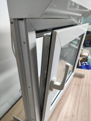 Cina Finestra in vetro a telaio in alluminio bianco in PVC con persiana automatica a motore in vendita