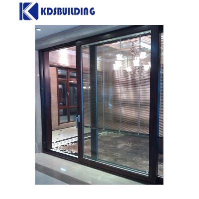 China KDSBuilding America Standard Supergrote schuifglasdeuren voor patio Aluminiumframe Drievoudige glazen lift schuifdeur Te koop