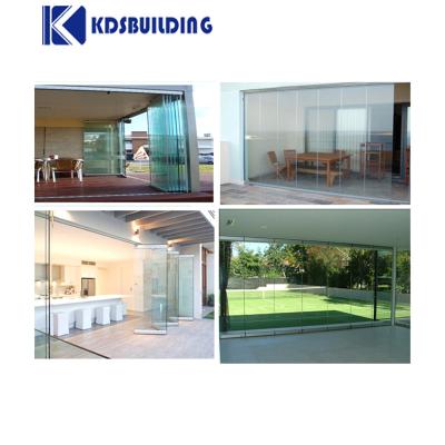 China KDSBuilding Triple Tempered Glass Alloy Bifold Patio Doors Met Aluminium Schuifdeur Wielen Te koop