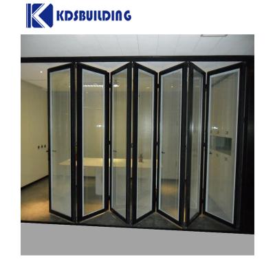 China KDSBuilding Xiamen Zwart raam Buiten Aluminium Bifold Door Voor Super House Windows Te koop