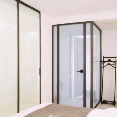 China Segurança de balanço de vidro duplo temperado Negro Interior gráfico Porta de alumínio de casamento para banheiro à venda