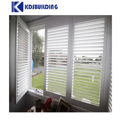 China Horizontale Weiß-PVC-Plantagenläden Villa Klappfenster Louvres zu verkaufen