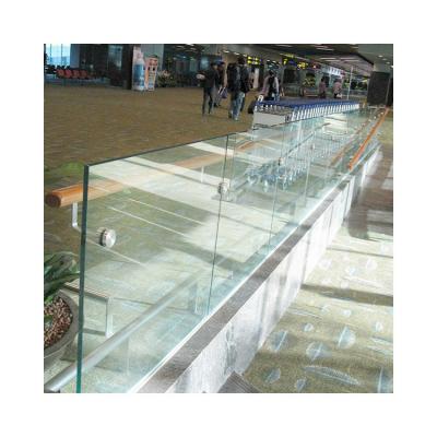 Cina 2023 Piscine senza telaio Clampada di scala Balustrade Glace Maniglia Spigot Fitting Clampada di vetro Recinzione in vendita