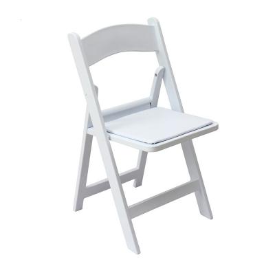 Chaise pliante Wimbledon blanche en résine plastique rembourrée pour événements en plein air et mariages