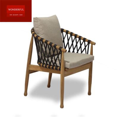 Cina Confortevole sedia da giardino da esterno in rotino con stile di design moderno e schiuma a secco rapido in vendita