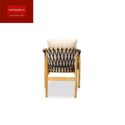 Cina Confortevole sedia da giardino da esterno in rotino con stile di design moderno e schiuma a secco rapido in vendita