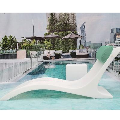 Cina Piegato NO imballaggio postale Y Water Ledge Lounger Letto bianca Sol Lounger per lounge giardino in vendita
