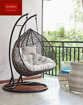 Cina Arredamento esterno Sedie doppie Swing Chair in rotino nero PE per un rilassamento confortevole in vendita
