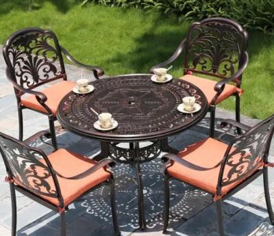 China Outdoor Dining Set Convenient Design with Mail Packing Cast Aluminium Table and Chair for sale