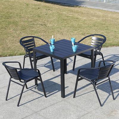 中国 現代の屋外家具 プラスチック製 木製 食器セット カフェやビストロ用 コーヒーテーブルセット 販売のため