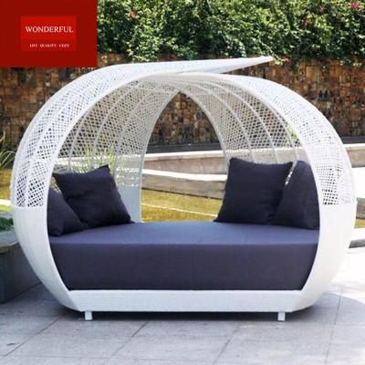 Cina Appartamento Outdoor Wicker Rattan Beach Letto di Giorno con Canopy doppia funzione in vendita