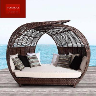 Cina Appartamento Outdoor Wicker Rattan Beach Letto di Giorno con Canopy doppia funzione in vendita