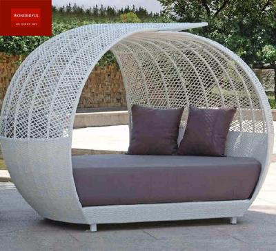 Cina Appartamento Outdoor Wicker Rattan Beach Letto di Giorno con Canopy doppia funzione in vendita