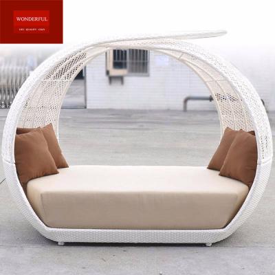 Cina Appartamento Outdoor Wicker Rattan Beach Letto di Giorno con Canopy doppia funzione in vendita