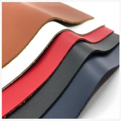 Китай Зеленая кожаная ткань Pu Microfiber Ql Clsaaical Nappa модели кожаная кожаная продается