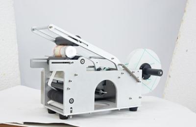 China Industrial Semi Automatic Bottle Labeling Machine For Round Jars Cans for sale