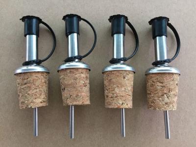 China Pourer líquido de aço inoxidável por atacado para o vinho do azeite com tampão de aço inoxidável, boa qualidade e preço competitivo à venda