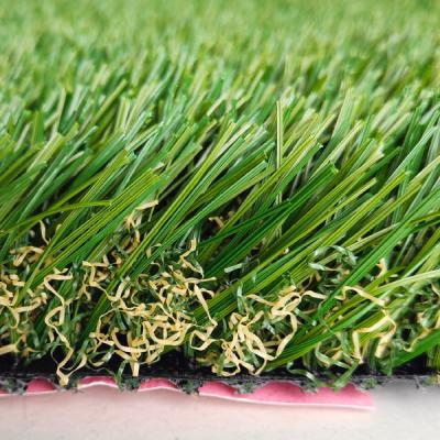Cina PU adesivo a quattro colori che mescola erba artificiale paesaggistica durevole con altezza di 45 mm e grande resistenza ai raggi UV in vendita