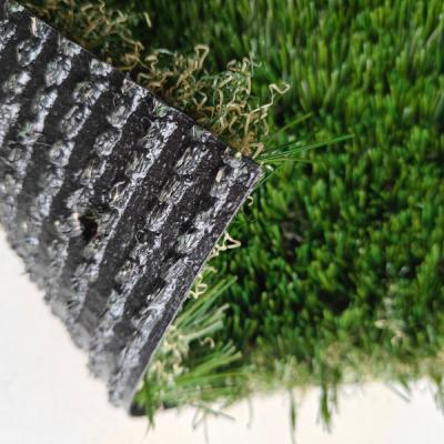 Cina PU adesivo a quattro colori che mescola erba artificiale paesaggistica durevole con altezza di 45 mm e grande resistenza ai raggi UV in vendita