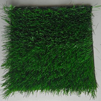 Cina 50mm Sport Artificiale Turf Durabilità elevata e eccellenti prestazioni di drenaggio per campi da calcio in vendita