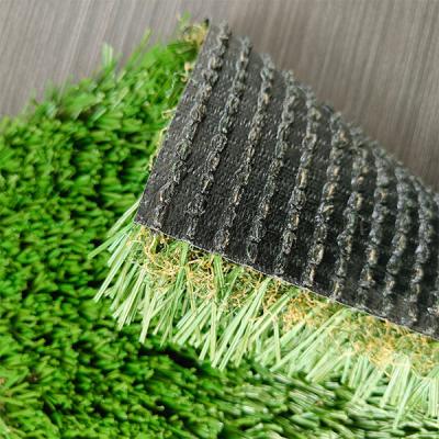 China 40 mm 14600 Dtex Landschapsbouw Falsch Kunstgras Met Perforatie Drainage Gaten En PU Adhesief Te koop