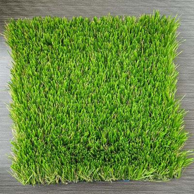 Cina 50 mm di erba artificiale multiuso con ottima resistenza all'acqua e ai raggi UV in vendita