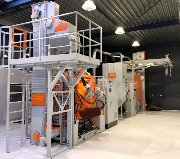 Quality Rotary Drum Shot Blasting Machine With Auto Loading For Batch Metal Parts for sale