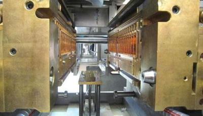 Chine Machine automatique de joint de suffisance de coup de Bfs 20ml pour 6000pcs/Hour à vendre