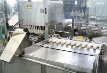 China Plastic Bottle Sealing 20ml Liquid Filling Machine EasyFolding for sale