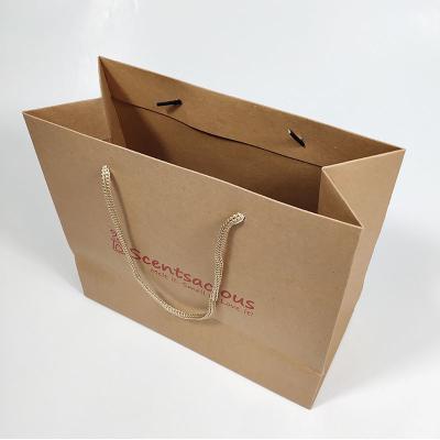 Cina Stampa offset con manicotto di patch, sacchetto di carta per acquisti personalizzati durevoli e riciclabili in vendita